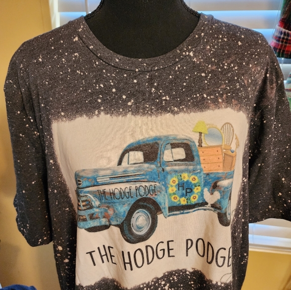 Bella+Canvas | Tops | Tee Shirt With The Logo The Hodge Podge | Poshmark